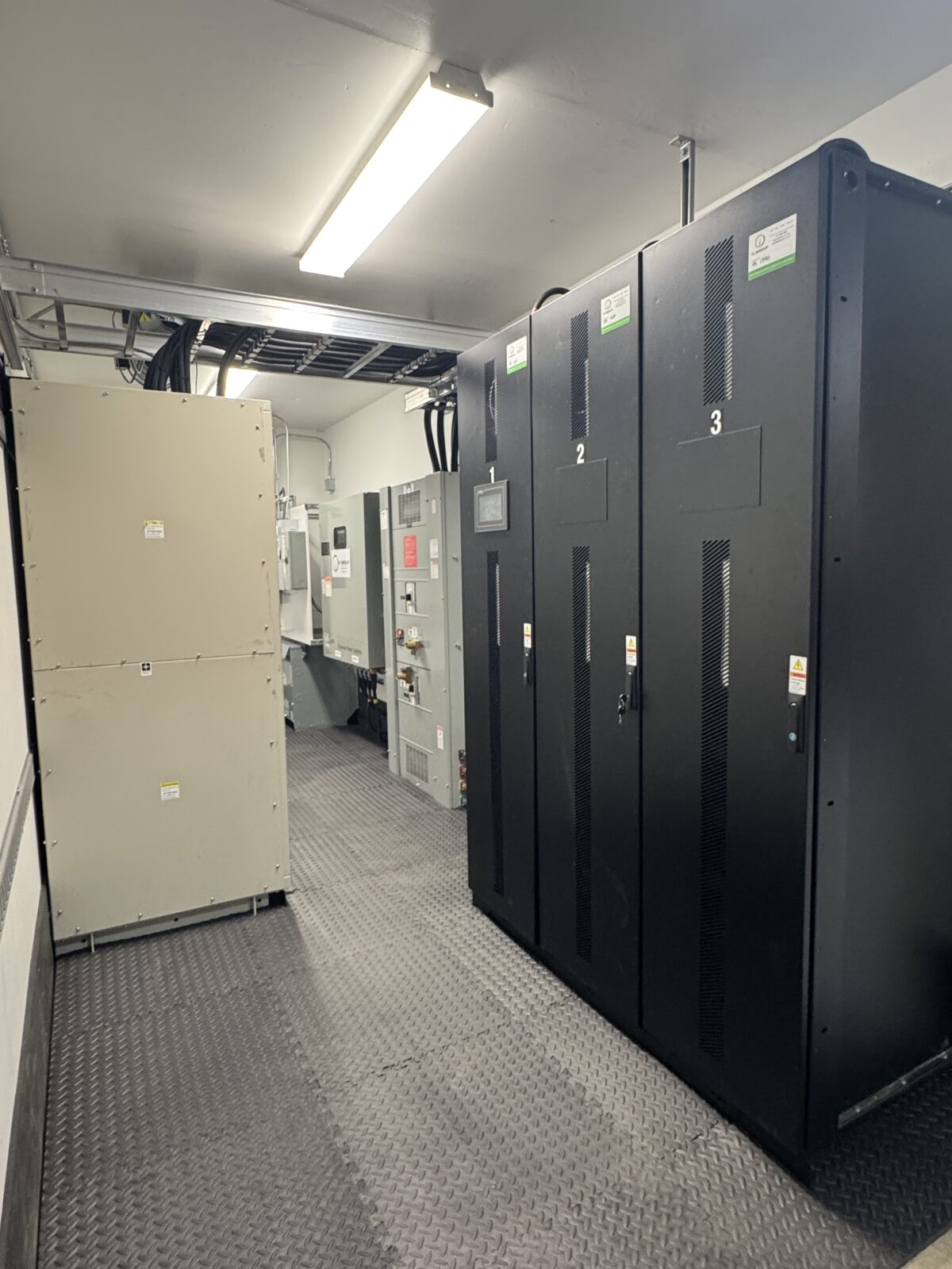 300 KVA 480V Self Contained Outdoor UPS Rental | CI Group